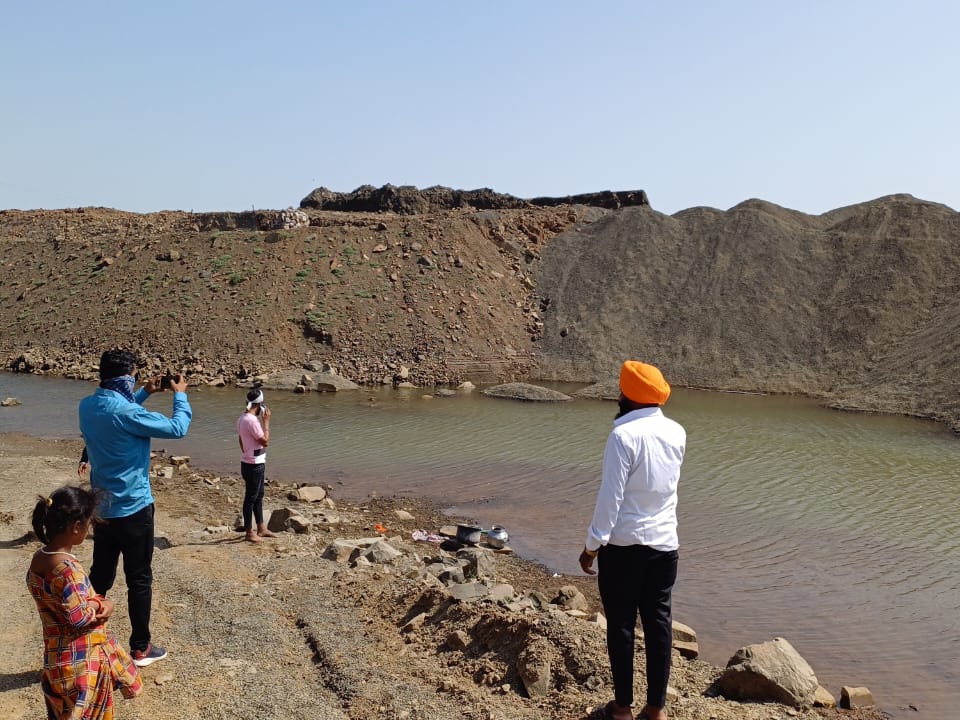 Two girls died due to drowning in water filled pit | पानी भरे गड्‌ढे ...