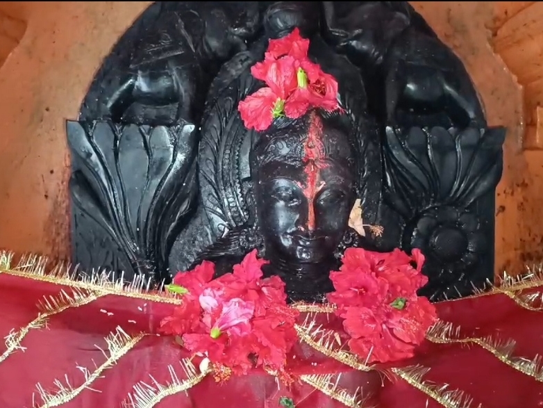 See the beautiful view of Shringi Rishi of Lakhisarai in the rain ...