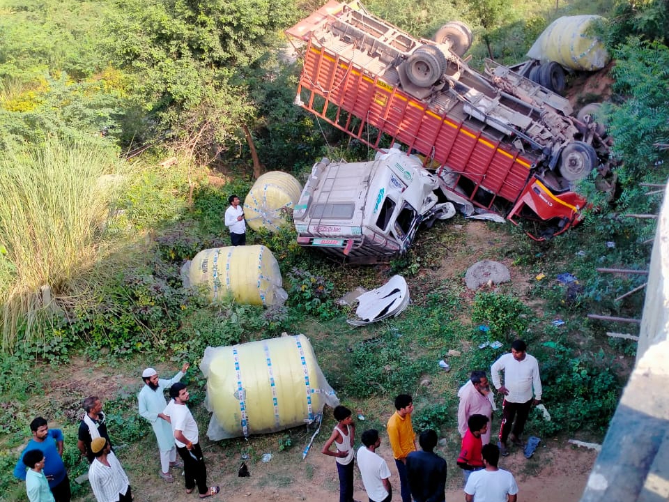 4 killed in KMP Expressway accident in Nuh, truck driver and assistant ...