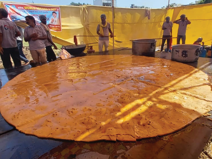 The largest roti made from 207 kg flour, VIDEO | राजस्थान में बनी 185 ...