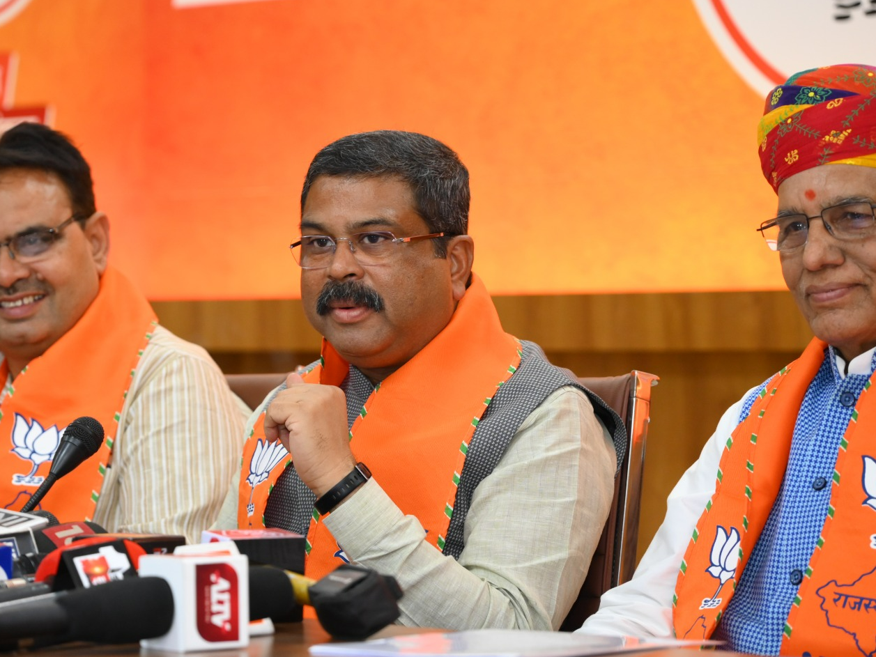 Union Minister Dharmendra Pradhan said- Gehlot is like an old lion ...