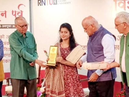 Jaunpur's young poet Shuchi Mishra was honored | जौनपुर की युवा ...