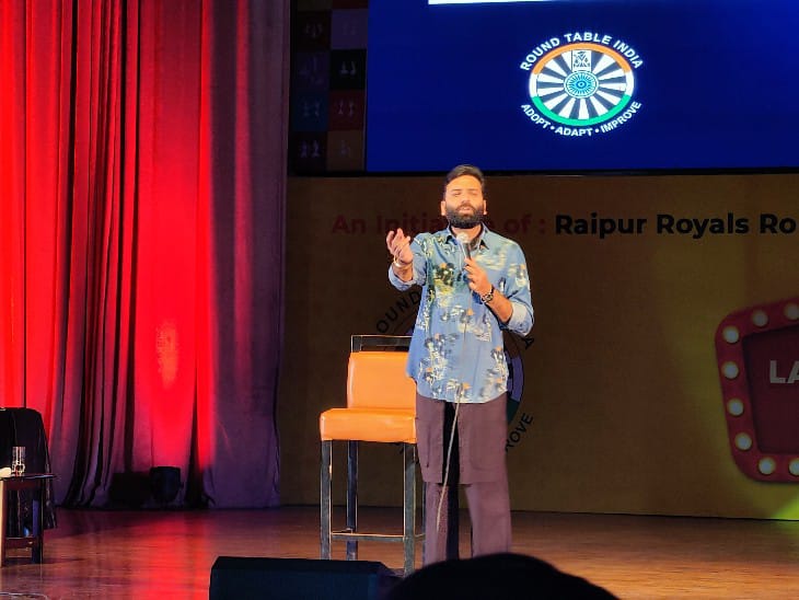 Audience uproar at Bassi's show in Raipur | रायपुर में बस्सी के शो में ...