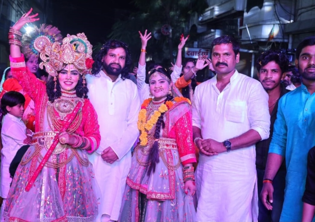 Bhajan Sandhya of Baba Neem Karoli was held and Baba's Darbar was also ...