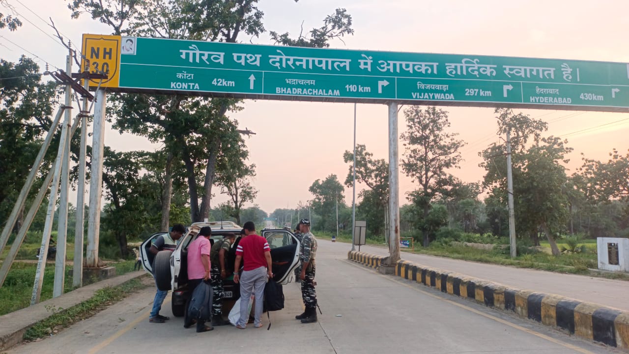 Vehicles are being checked even by making mobile checkpost. | मोबाइल ...