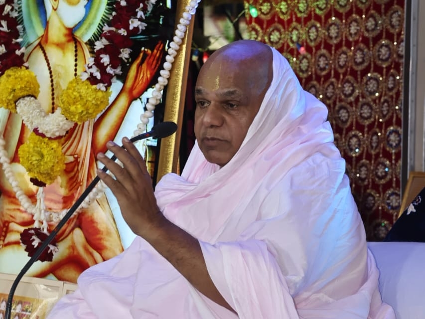 Sermon of Jagadguru Swami Ramdayal Maharaj in Chhatribagh, Indore ...