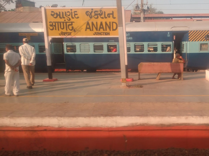 3 trains running through Surat got a halt at Anand station | आणंद के ...