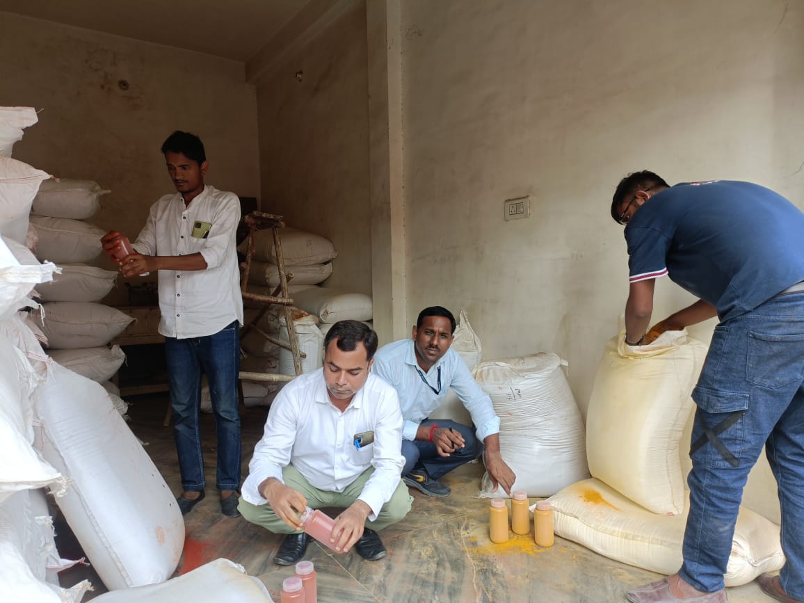 2000 kg chilli, 1350 kg turmeric and 600 kg adulterated coriander caught, spices seized | 2000 ...