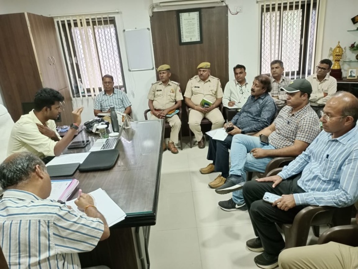 Meeting of in-charges of Flying Squad team | फ्लाइंग स्क्वायड टीम के ...