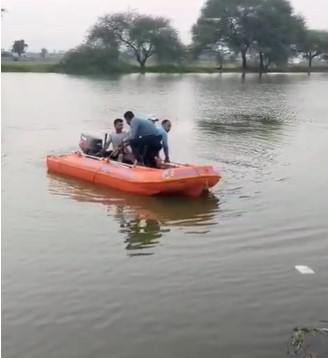Two friends made a bet to cross the pond by swimming, one died while ...