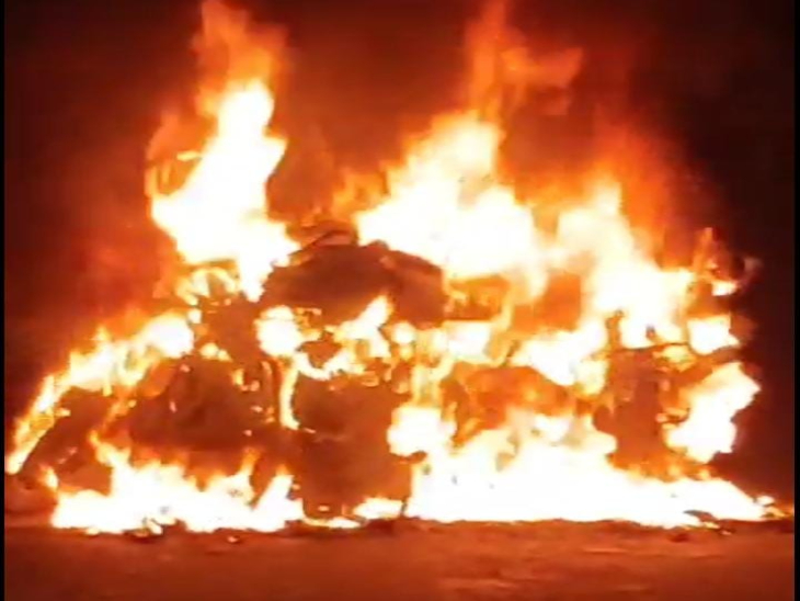Rajasthan kota The bike caught fire, the driver left it on the middle ...