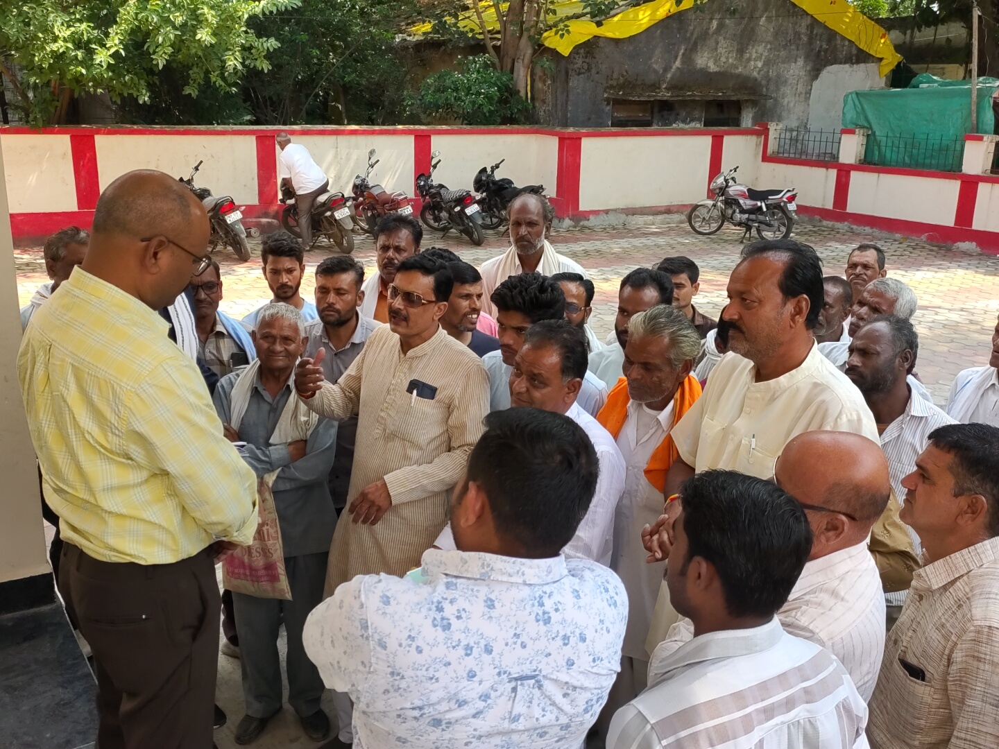 People of Seoni Malwa are worried | अपराधियों का नाम वोटर लिस्ट में ...