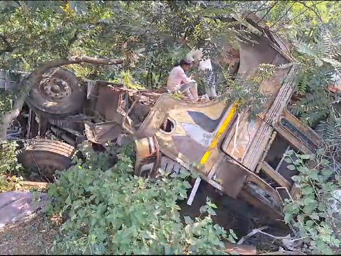 Accident happened on Maharashtra border of Bijasan Ghat | बिजासन घाट की ...