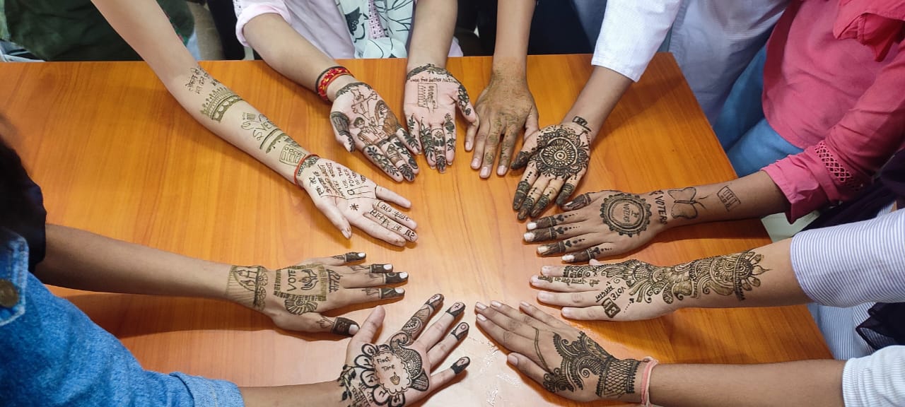Message of awareness given through mehndi competition | मेहंदी स्पर्धा ...