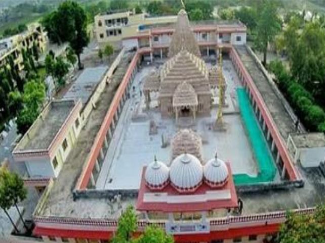A temple where darshan is done in 3 forms | ऐसा मंदिर जहां 3 रूप में ...