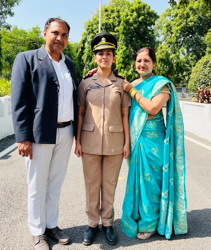 Haryana Karnal sub inspector's daughter becomes lieutenant in army ...