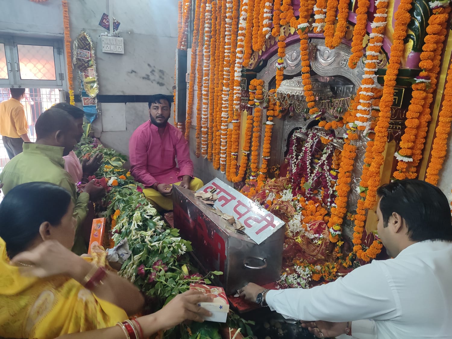 Crowd of faith in the temple of Lord Ram's Kuldevi | भगवान राम की ...