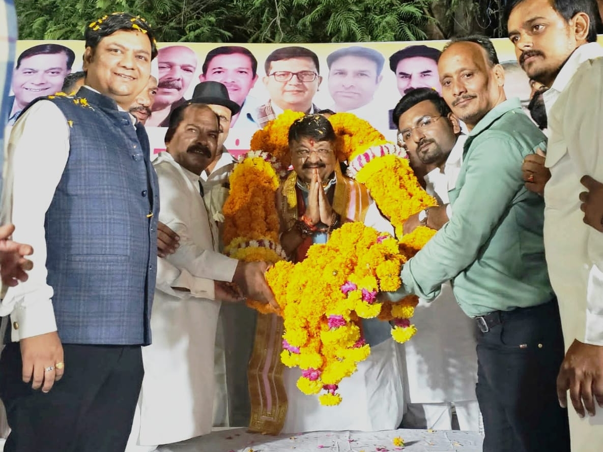 Kanya poojan at Kasera Samaj Sammelan in Indore | इंदौर के कसेरा समाज ...