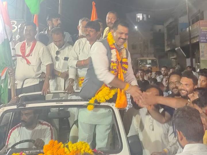 Congress workers celebrated in Indore Assembly Constituency 2 | इंदौर ...