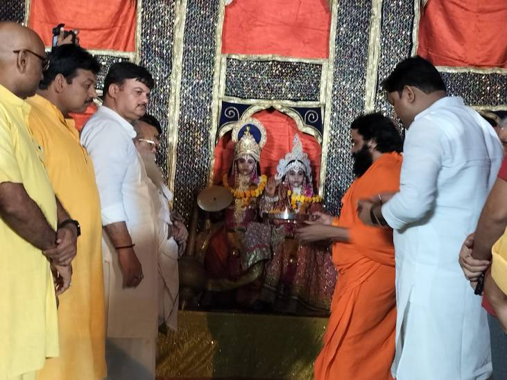 Traditional Ramlila begins at Rajendra Niwas in Ayodhya.Ayodhya ...