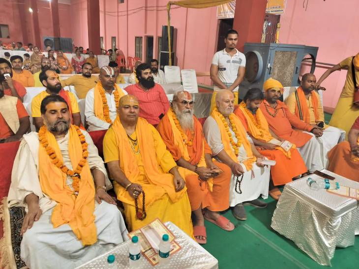 Traditional Ramlila begins at Rajendra Niwas in Ayodhya.Ayodhya ...