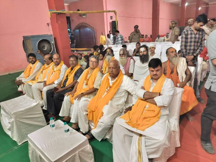 Traditional Ramlila begins at Rajendra Niwas in Ayodhya.Ayodhya ...