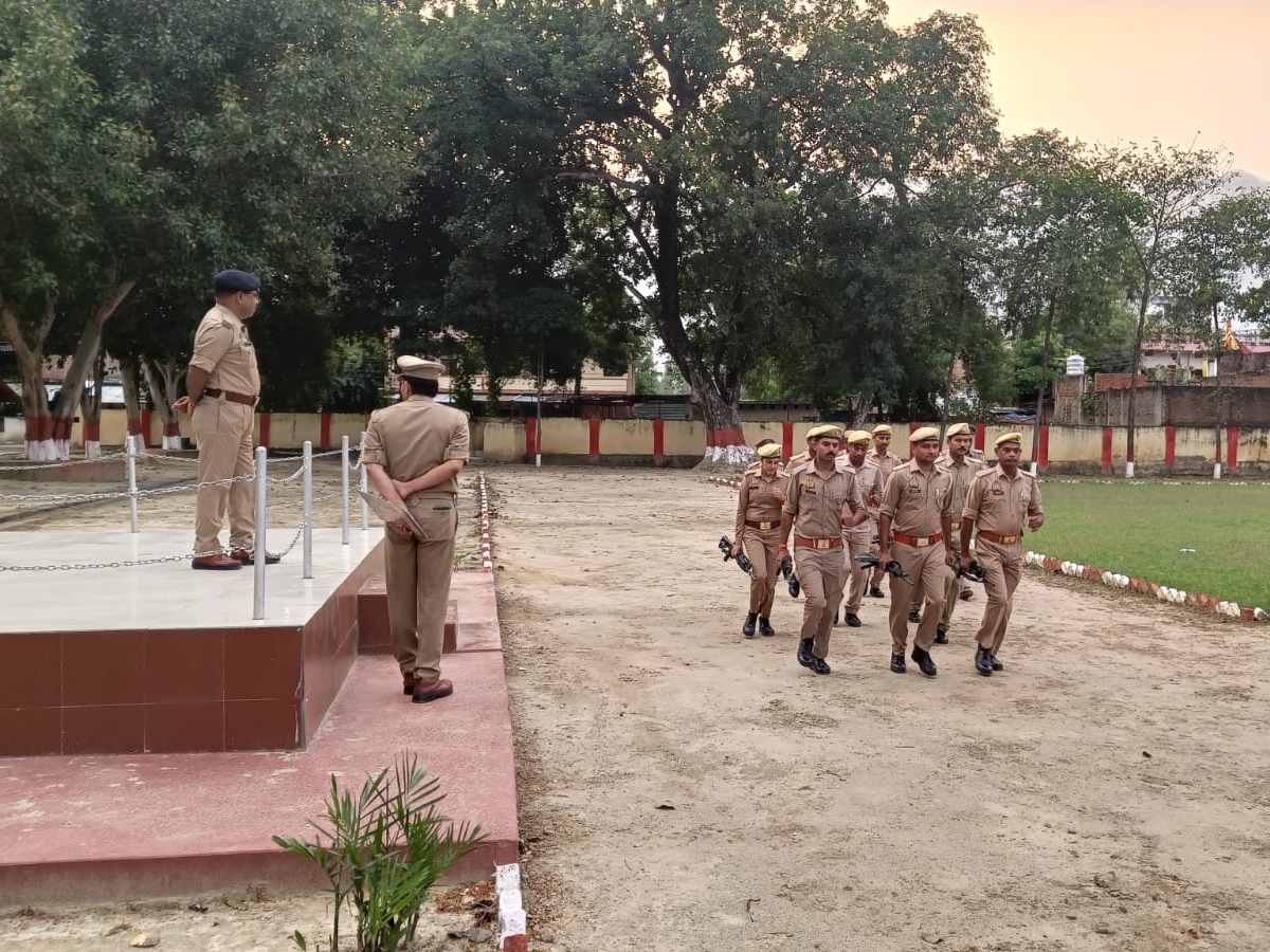 ASP inspected police line in Amethi, Amethi | अमेठी में एएसपी ने पुलिस ...