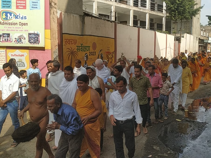 Procession taken out in presence of Munishree Mardav Sagar Maharaj ...