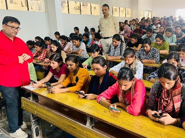 Hera Fatima and Sudhanshu Rai won the quiz competition | हेरा फातिमा और ...