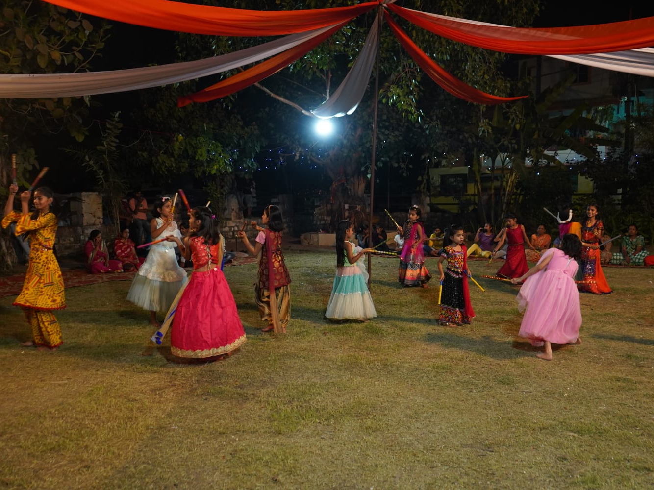 Children played Garba in Ektapuri Durga Pandal of Bhopal | भोपाल के ...