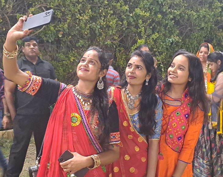 City residents gather at Dainik Bhaskar's Garba Festival in Pali ...