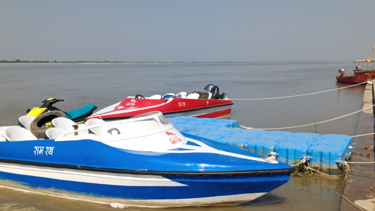 Tourists take jet steamer speed boat in Ayodhya Saryu river | अयोध्या ...