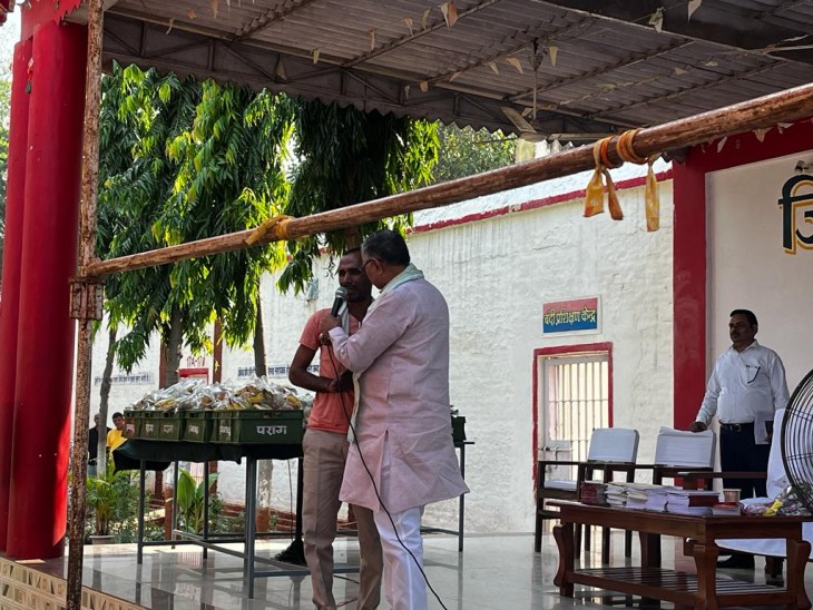 Navratri being celebrated in Mathura District Jail | मथुरा जिला जेल में ...