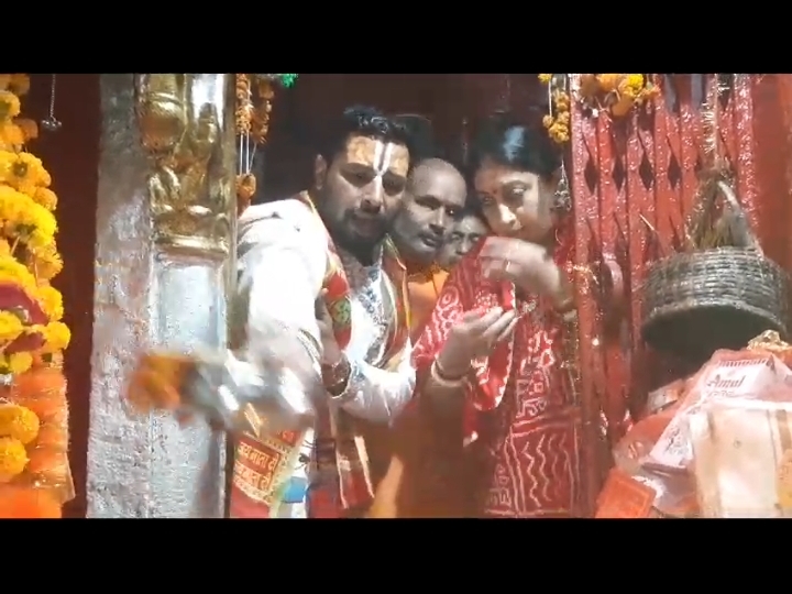 Union Minister Smriti Irani reached Rae Bareli tour | रायबरेली दौरे पर ...