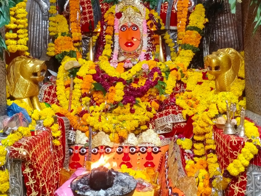 Devotees gathered in Bhadwa Mata temple in neemuch | भादवा माता मंदिर ...