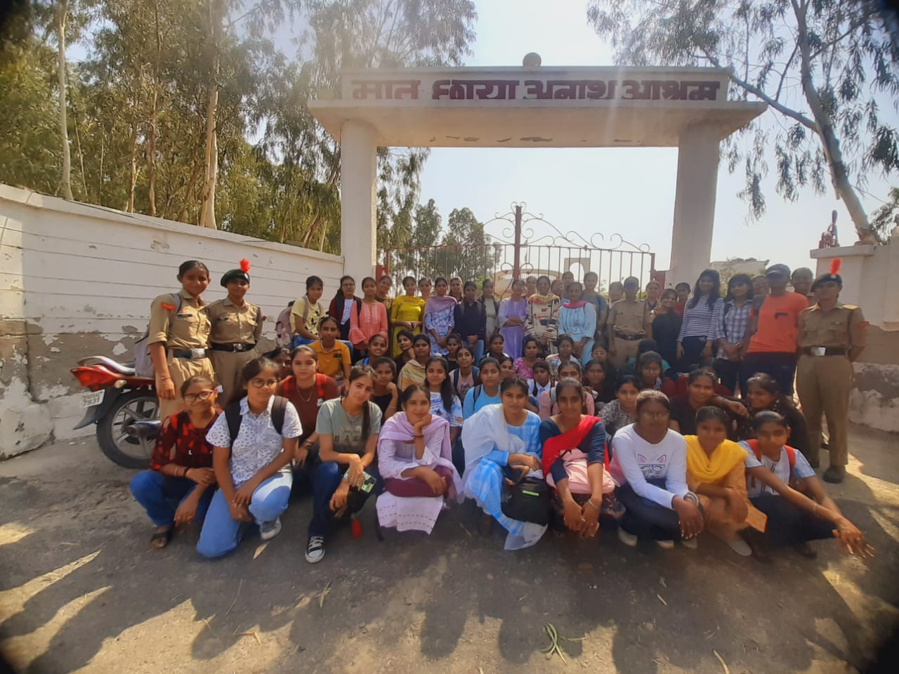 Students of Hindi and Sociology Department of Gopichand College visited ...