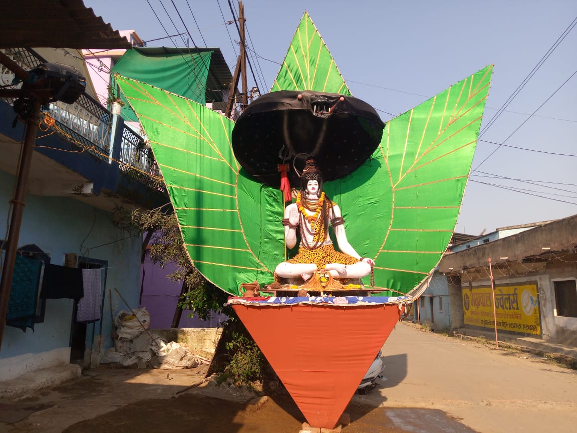Bholenath sitting on vine leaf and snake, tableau without pandal became ...