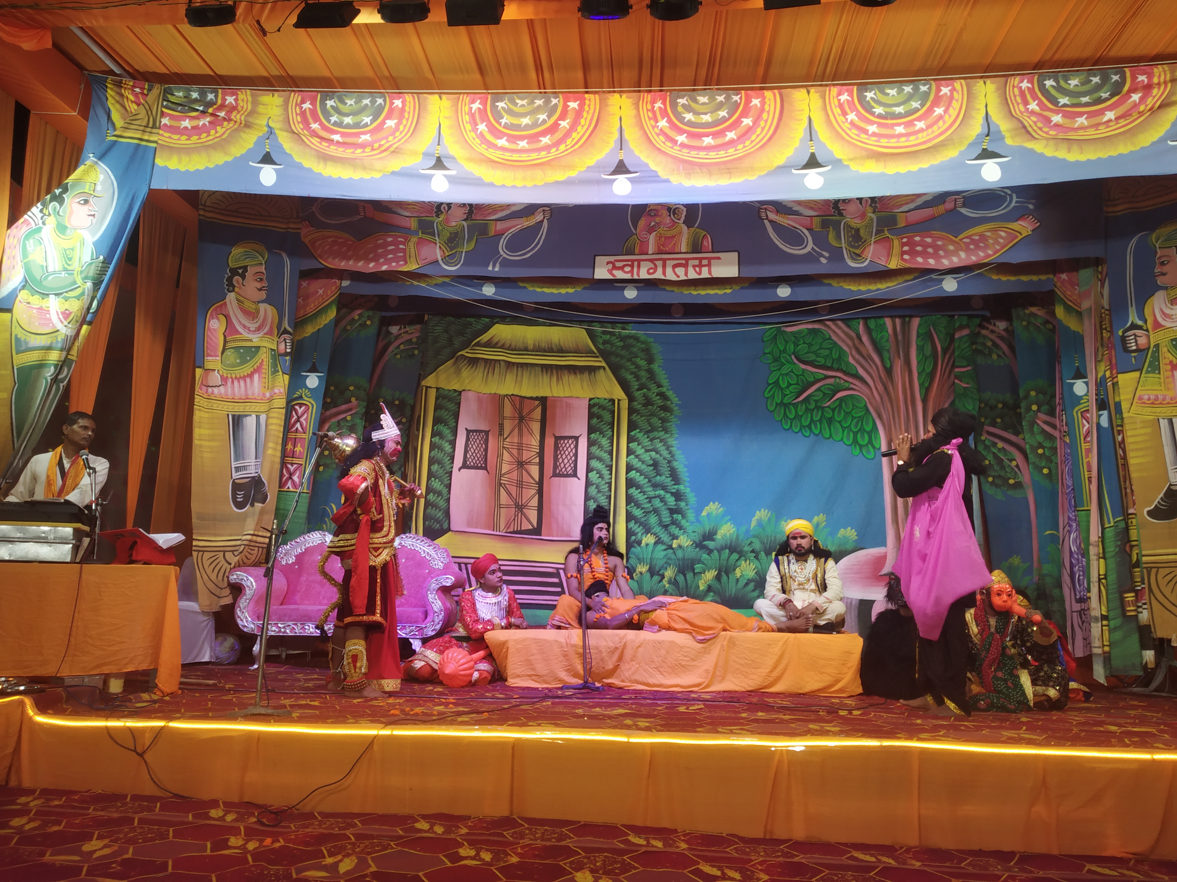 Trouble has surrounded... Come my Hanuman, Lakshman was hit by Shakti ...