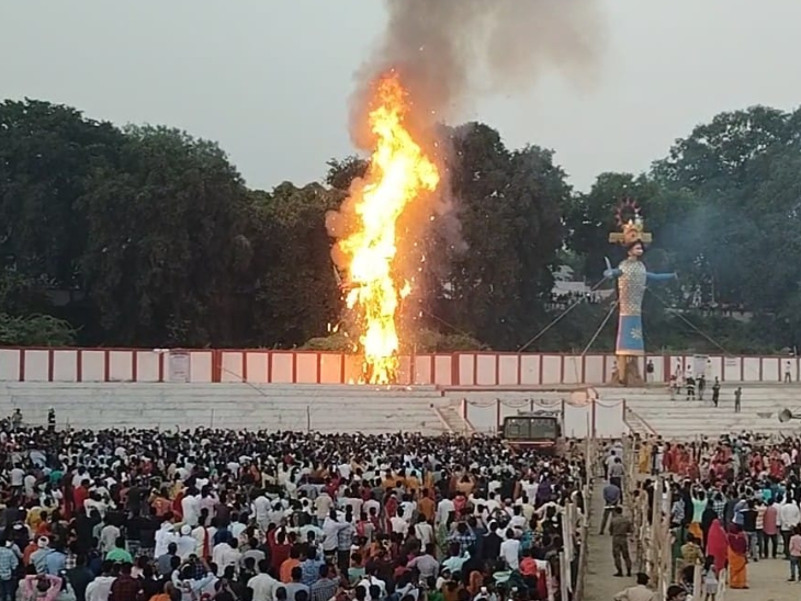 Ravan Dahan done in Buxar Fort grounds | बक्सर के किला मैदान में किया ...