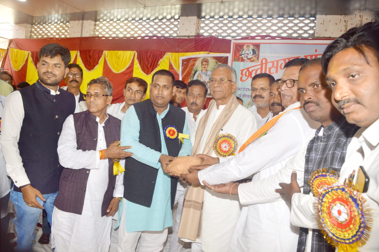 Office bearers of Sen Samaj took oath. Heads of Sahu and Kurmi Samaj ...