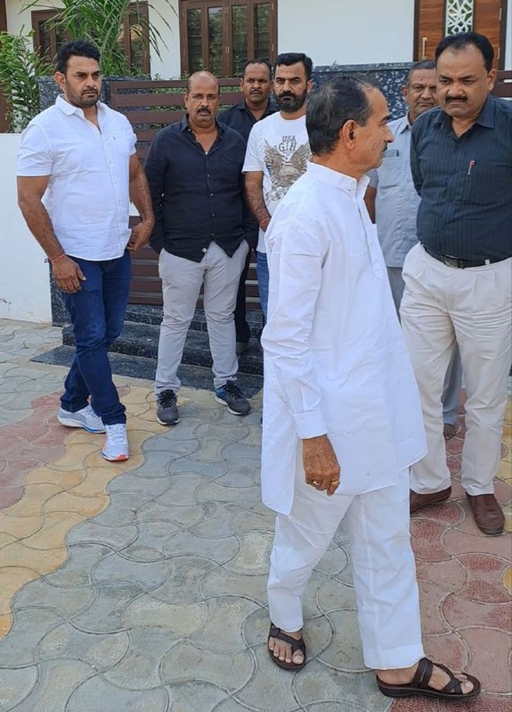 Former MLA Madan Rathod in mood of rebellion from Sumerpur | सुमेरपुर ...