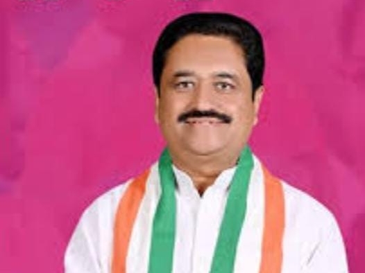 Sukhdev Panse submitted nomination without any fanfare. | बिना ताम-झाम के सुखदेव पांसे ने जमा ...