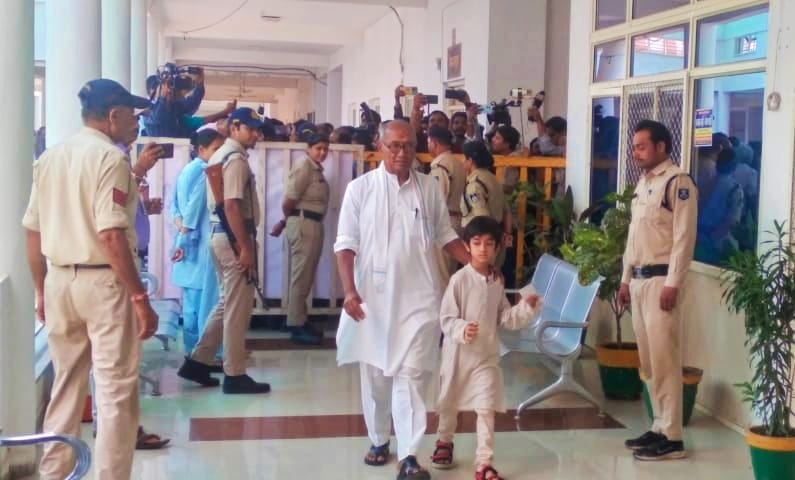Former Chief Minister of Madhya Pradesh Digvijay Singh reached ...