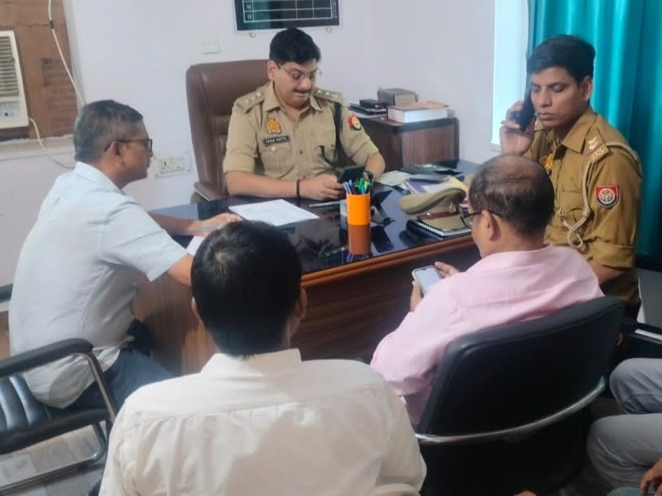 Former IPS officer Amitabh Thakur reached Kanpur | कानपुर पहुंचे पूर्व आईपीएस अधिकारी अमिताभ ...