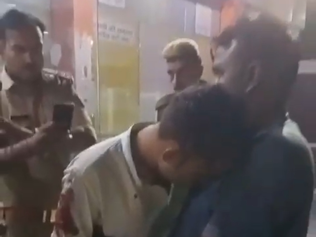 Fight between two parties after argument in Meerut | मेरठ में दो पक्षों ...