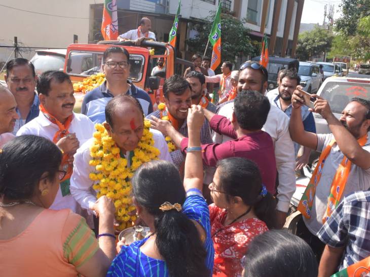 BJP candidates reach Rau's urban colonies, will go on bike rally on ...