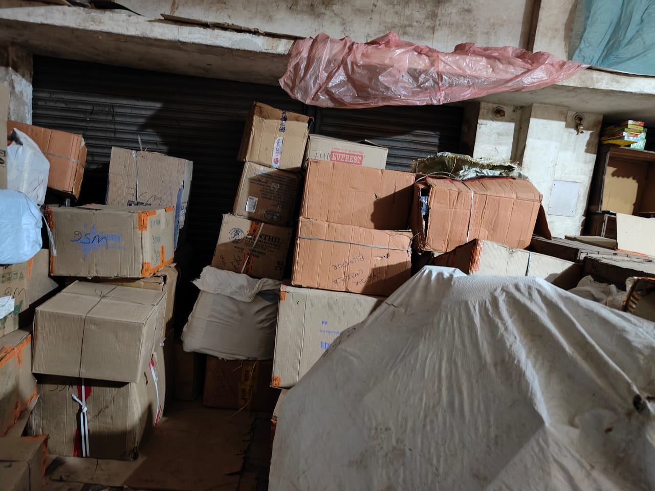 Cyber cell seized firecrackers worth Rs 17 lakh | साइबर सेल ने जब्त किए ...