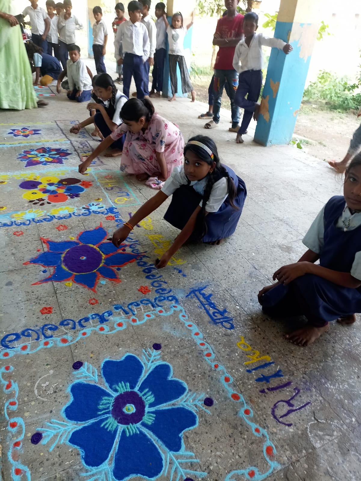 Message of voter awareness given through Rangoli, Mehndi and poster ...