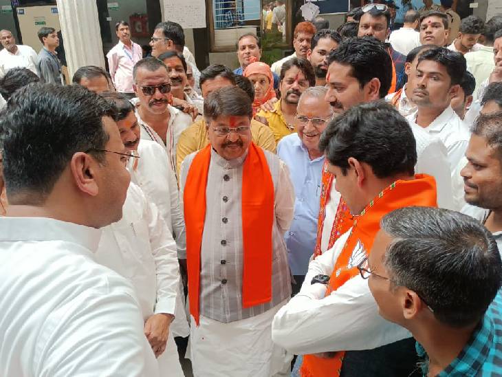 Kailash Vijayvargiya-Ramesh Mendola will file nomination today | विजयवर्गीय ने टाइम खत्म होने से ...