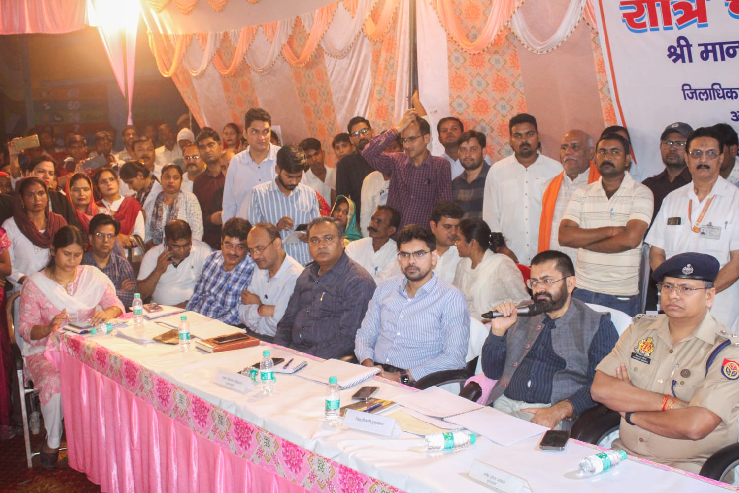 DM-SSP set up night chaupal in Moradabad village | मुरादाबाद में DM-SSP की रात्रि चौपाल ...